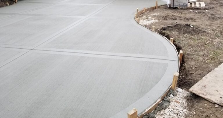 Béton brossé: Avantages, Prix, Pose - SolExpert